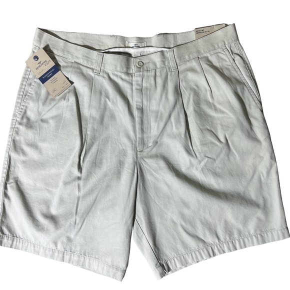 Dockers | Shorts | Dockers Pleated Relaxed Fit Khaki Short Size 4 Nwt ...